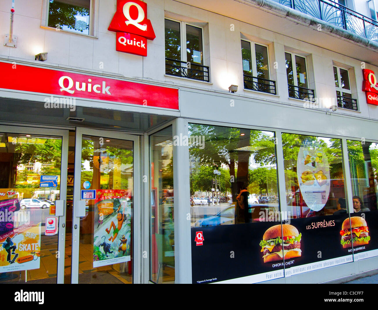 Paris Frankreich Franz sisch Fast Food Restaurant Quick Drau en Vor Dem Eingang jetzt paris-frankreich-franz-sisch-fast-food-restaurant-quick-drau-en-vor-dem-eingang-jetzt