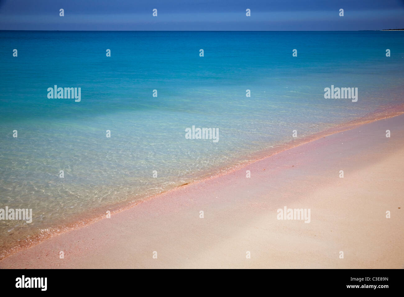 Pink sands beach -Fotos und -Bildmaterial in hoher Auflösung – Alamy