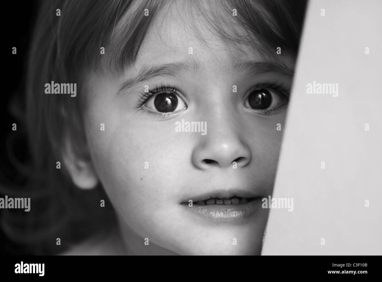 Scare eyes -Fotos und -Bildmaterial in hoher Auflösung – Alamy