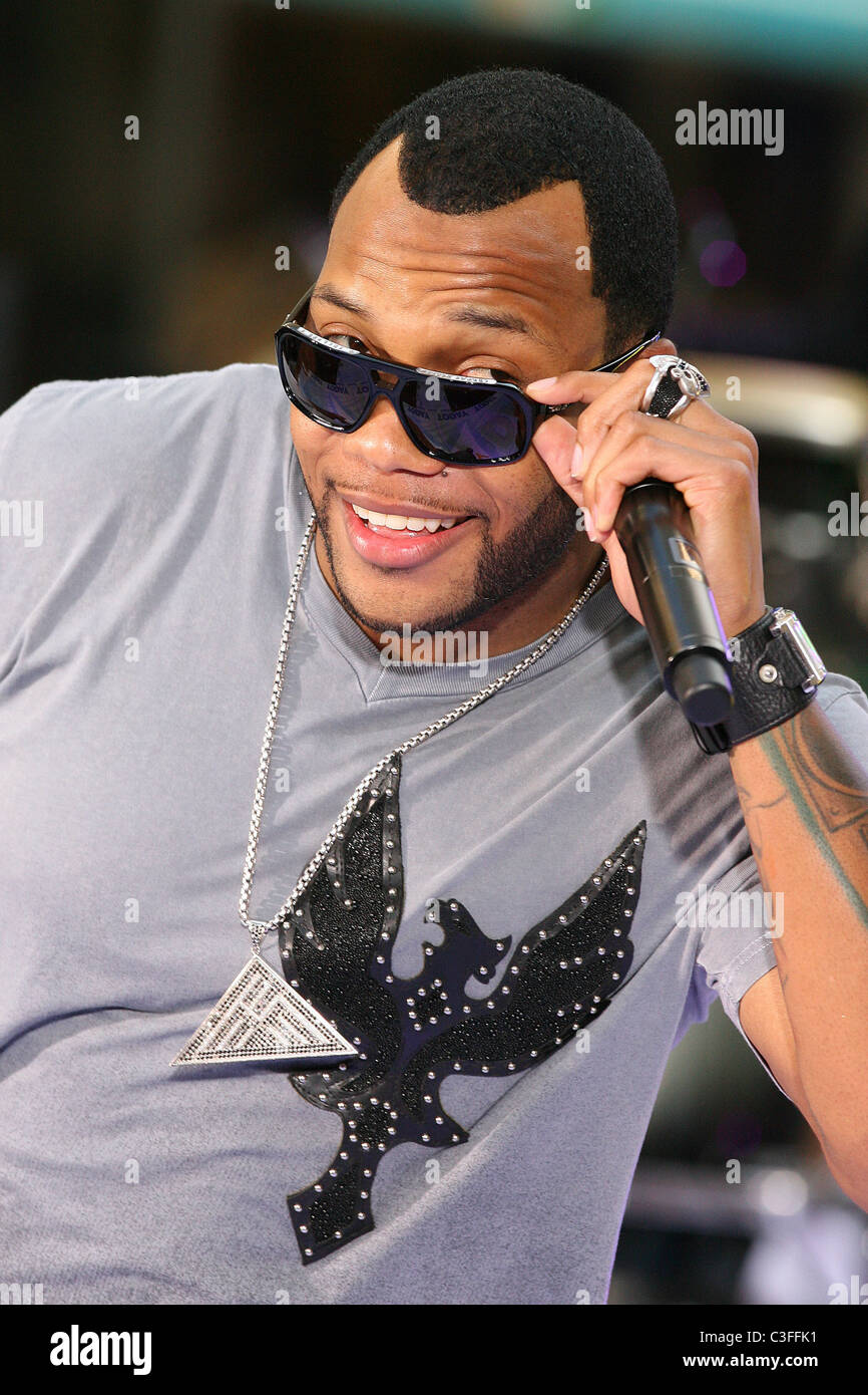 Flo Rida die live auf der "Today Show Summer Concert Series" am ...