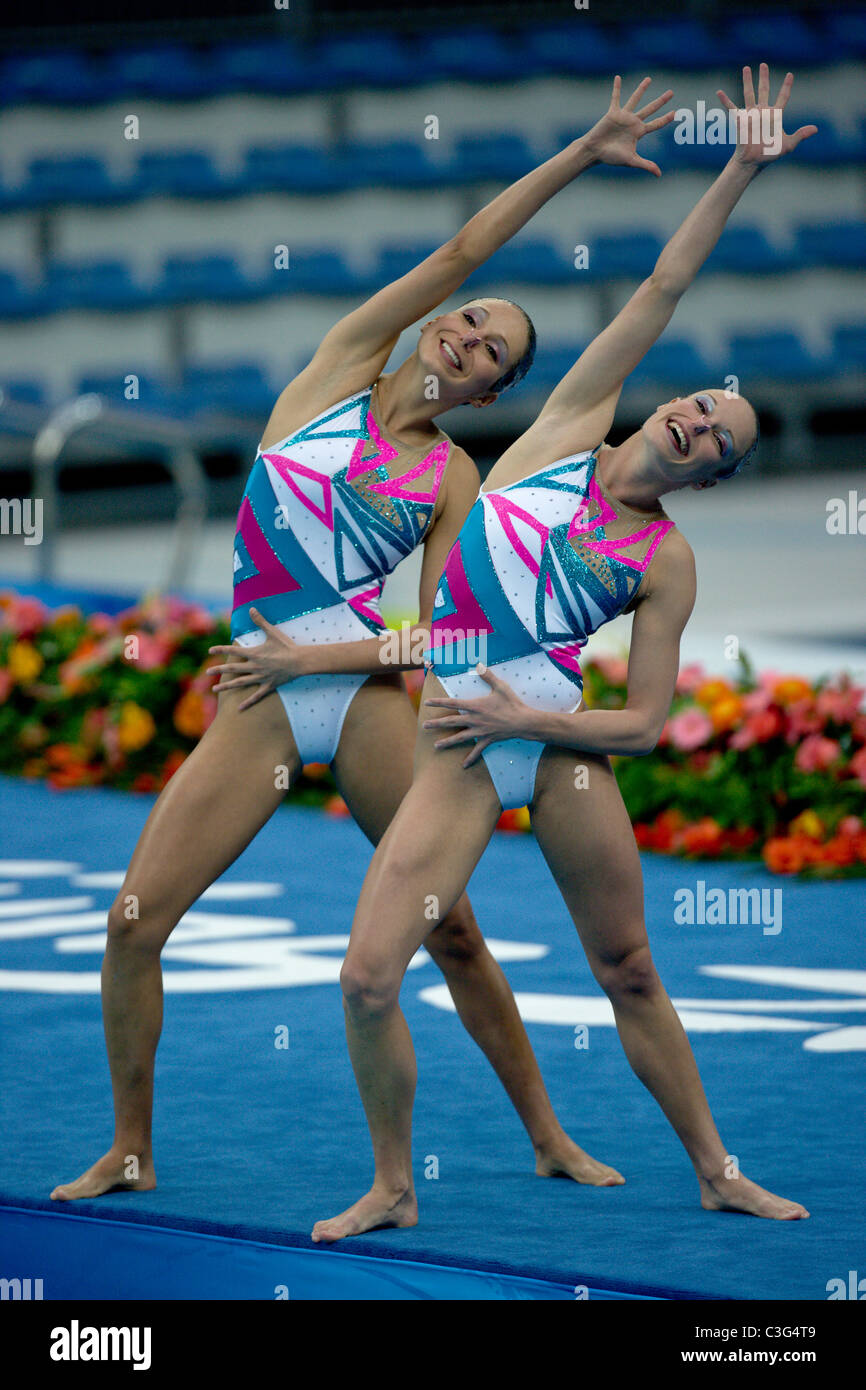 Synchronized Swimming Duet Stockfotos und -bilder Kaufen - Alamy