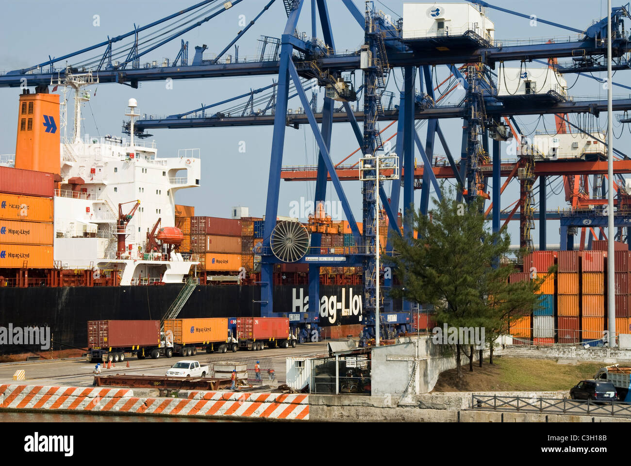 Mexico Veracruz Loading Containers At Port Stockfotos & Mexico Veracruz ...