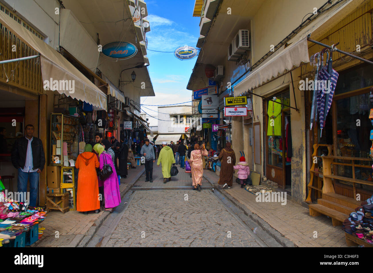 Rue als Siaghin Straße Medina Altstadt Tanger Marokko in Nordafrika ...