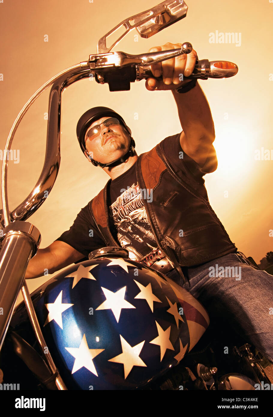 Motorradfahrer Auf Dem Fahrrad Stockfotos und -bilder Kaufen - Alamy