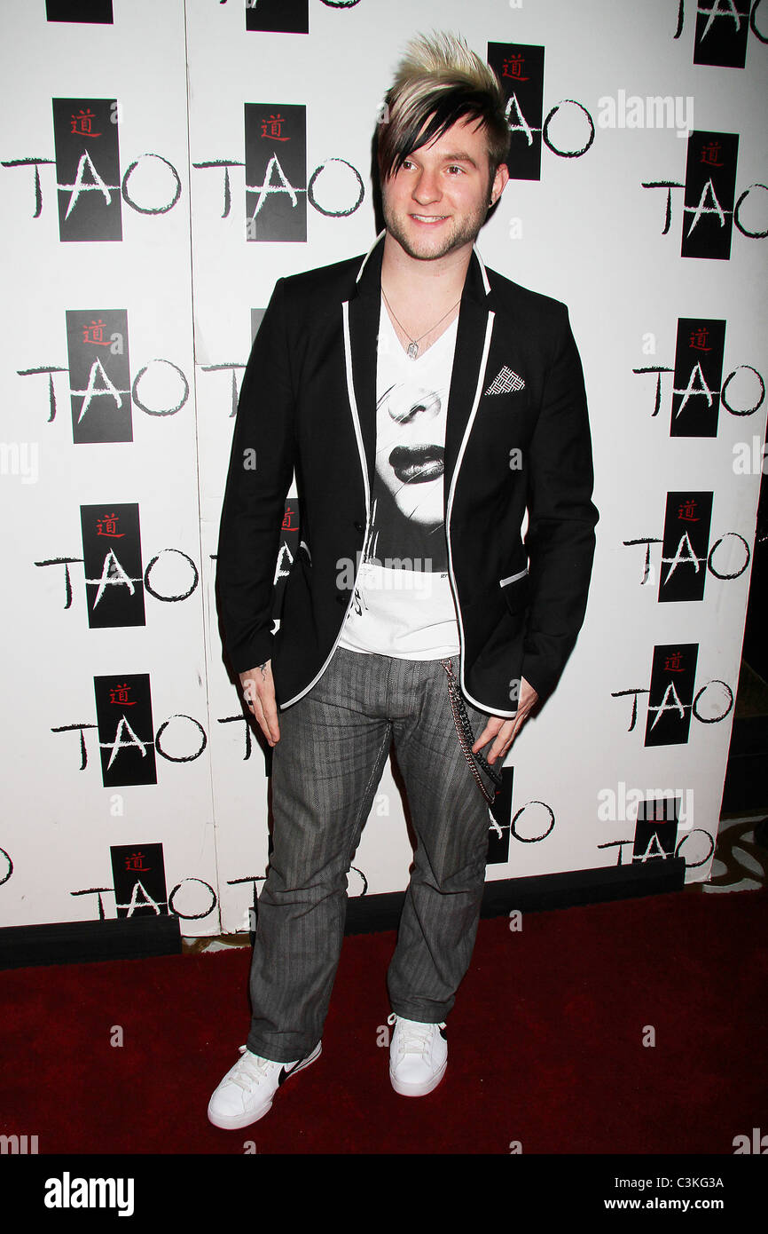 Blake Lewis feiert die Veröffentlichung seines neuen Albums "Heartbreak ...