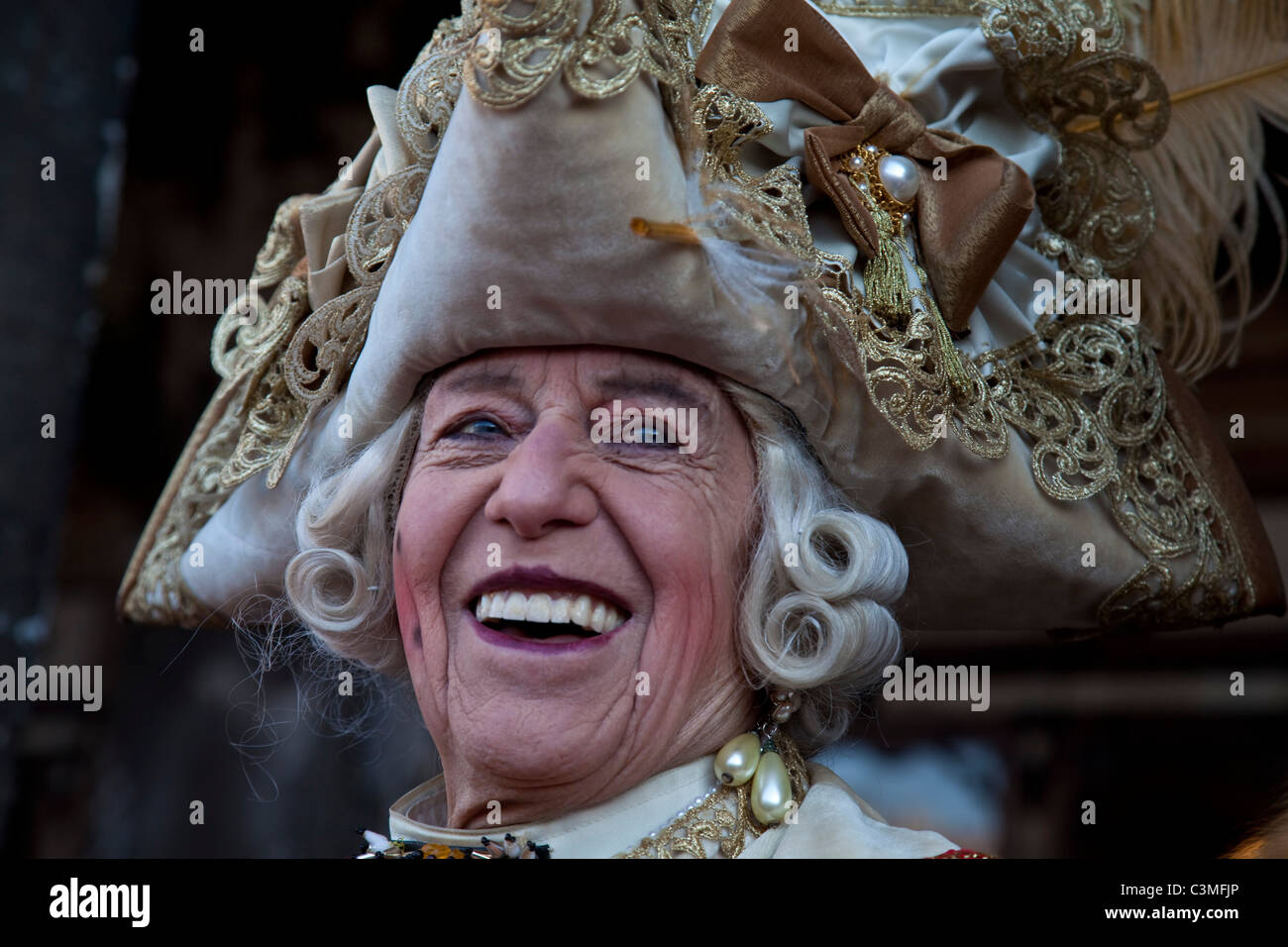 Karneval ältere menschen -Fotos und -Bildmaterial in hoher Auflösung - Seite 2 - Alamy