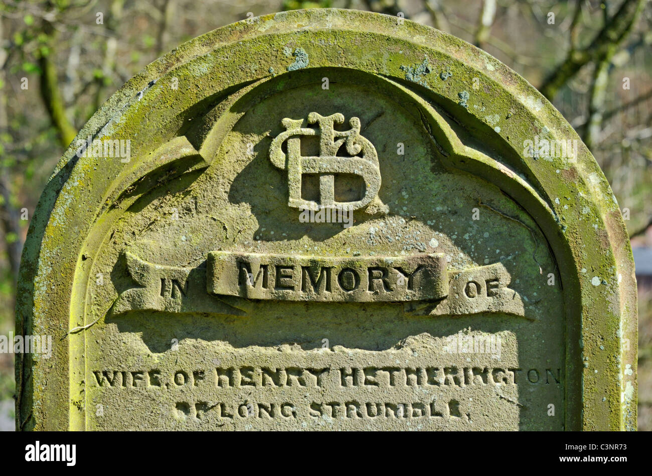 Detail der Grabstein mit IHS-Symbol. All Saints Church. Wetheral ...