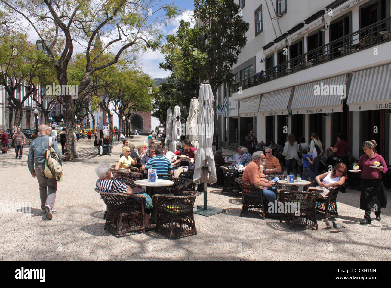 Golden gate cafe funchal -Fotos und -Bildmaterial in hoher Auflösung ...