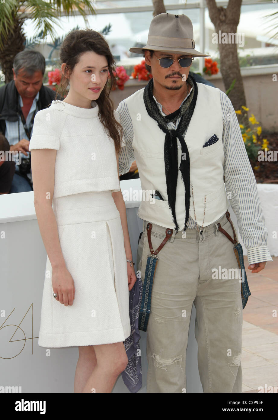 Astrid berges frisbey and johnny depp -Fotos und -Bildmaterial in hoher ...