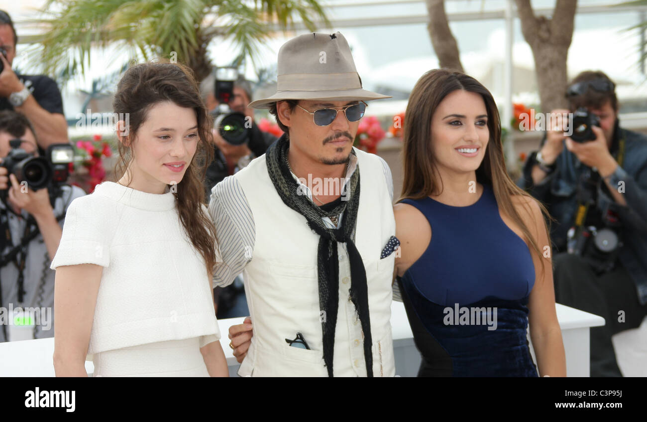 Astrid berges frisbey and johnny depp -Fotos und -Bildmaterial in hoher ...