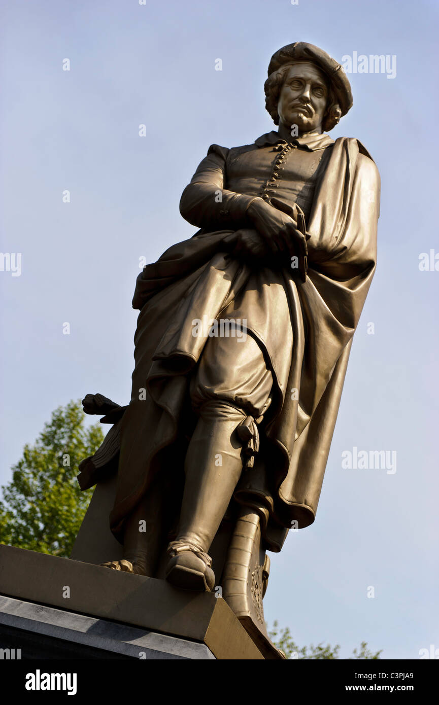 Niederlande amsterdam rembrandtplein statue -Fotos und -Bildmaterial in ...