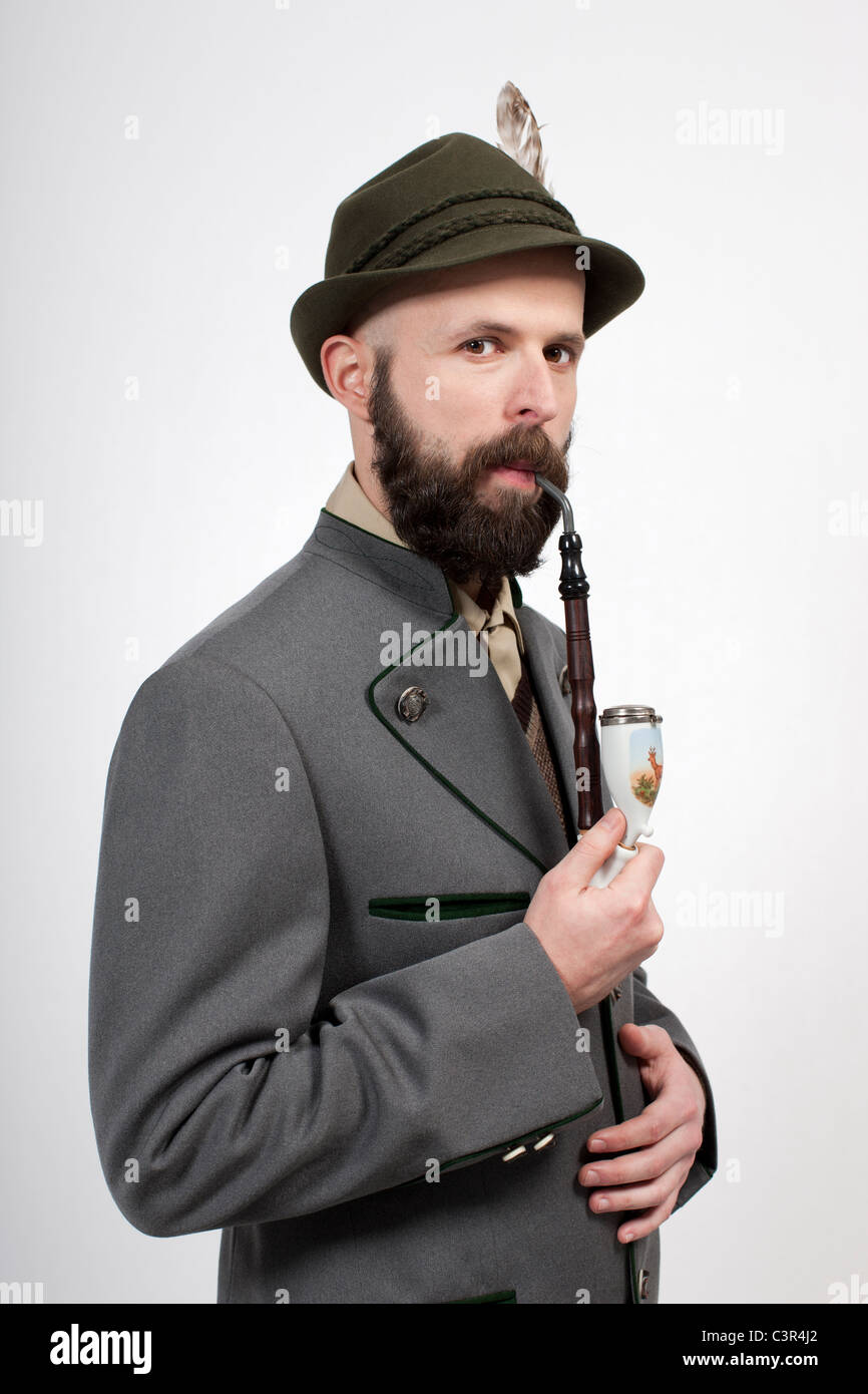 Mann im Outfit des Jägers, Porträt Stockfotografie - Alamy