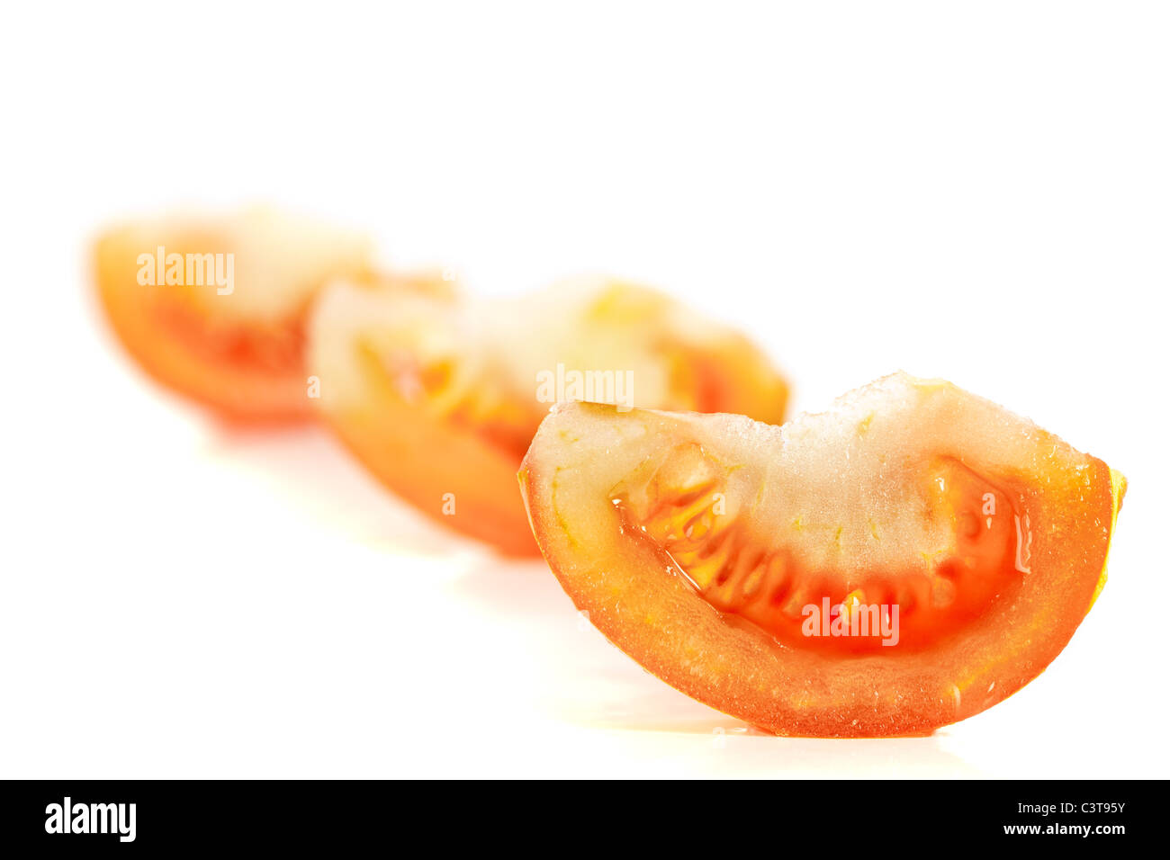 Tomatenscheiben ausgeschnitten -Fotos und -Bildmaterial in hoher ...