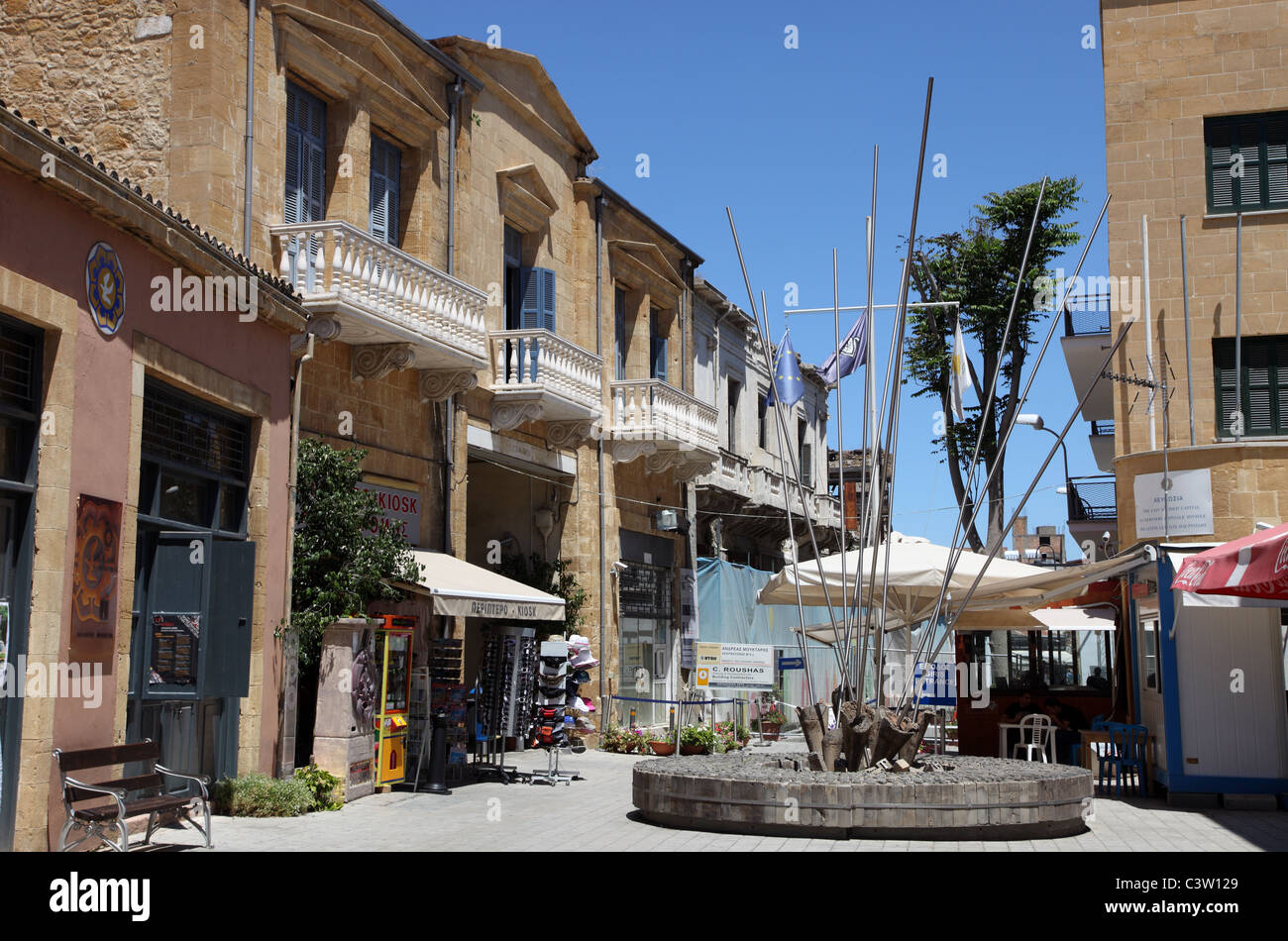 Straßenszene, Green Line Grenze zwischen Zypern und Nordzypern ...