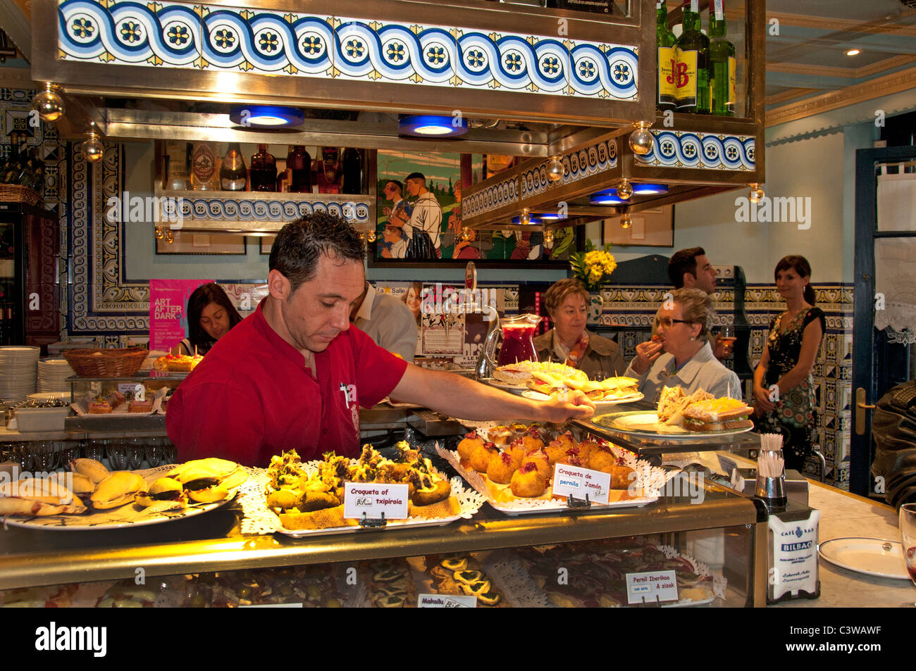 Spanish tapas pinchos -Fotos und -Bildmaterial in hoher Auflösung – Alamy