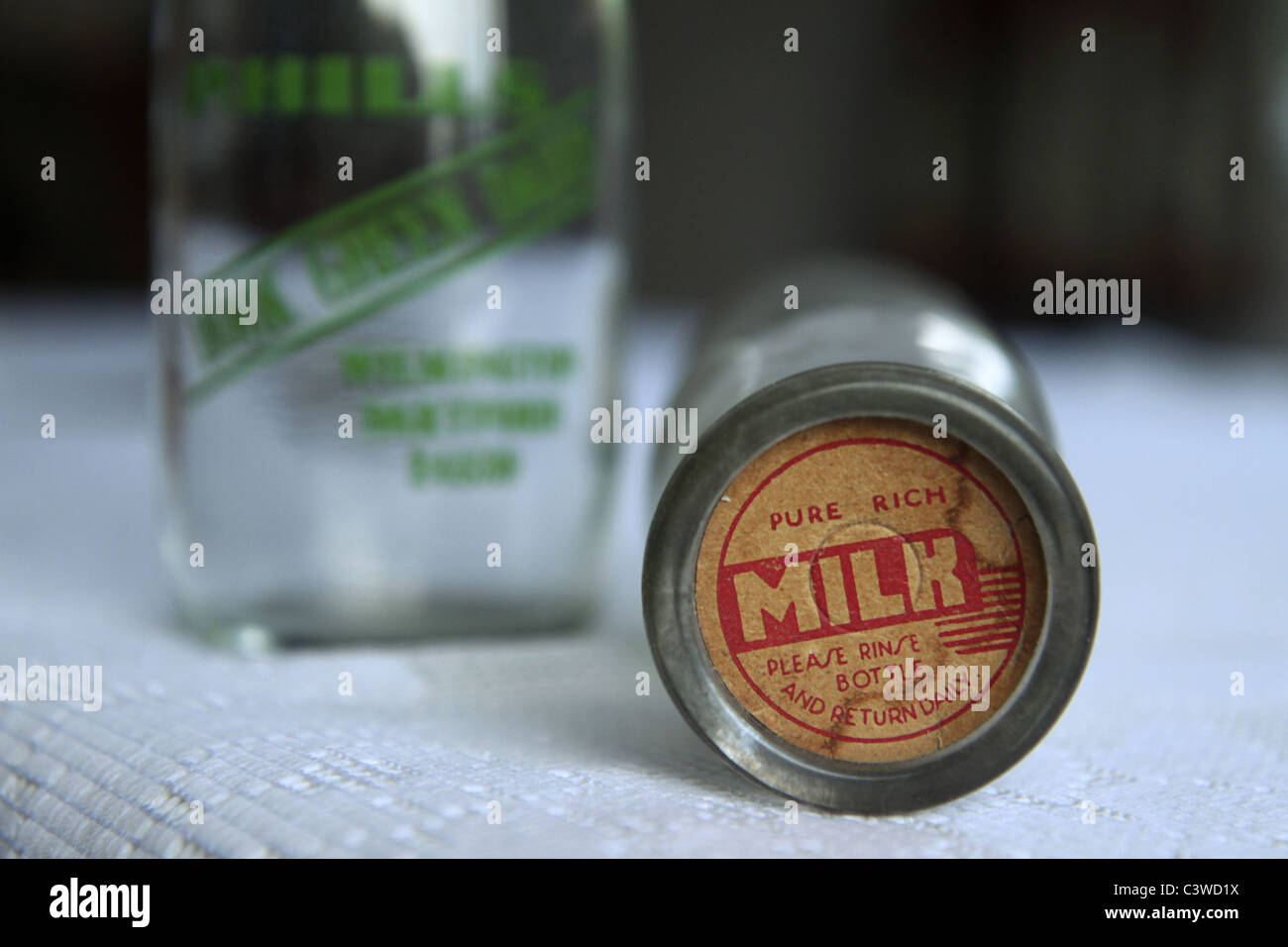 Milch flasche -Fotos und -Bildmaterial in hoher Auflösung – Alamy