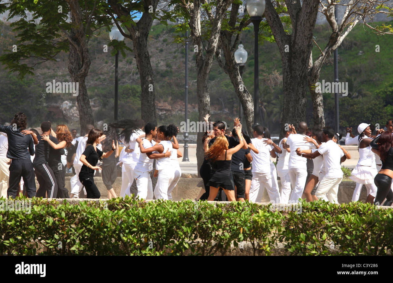 Salsa tanzen kuba -Fotos und -Bildmaterial in hoher Auflösung – Alamy