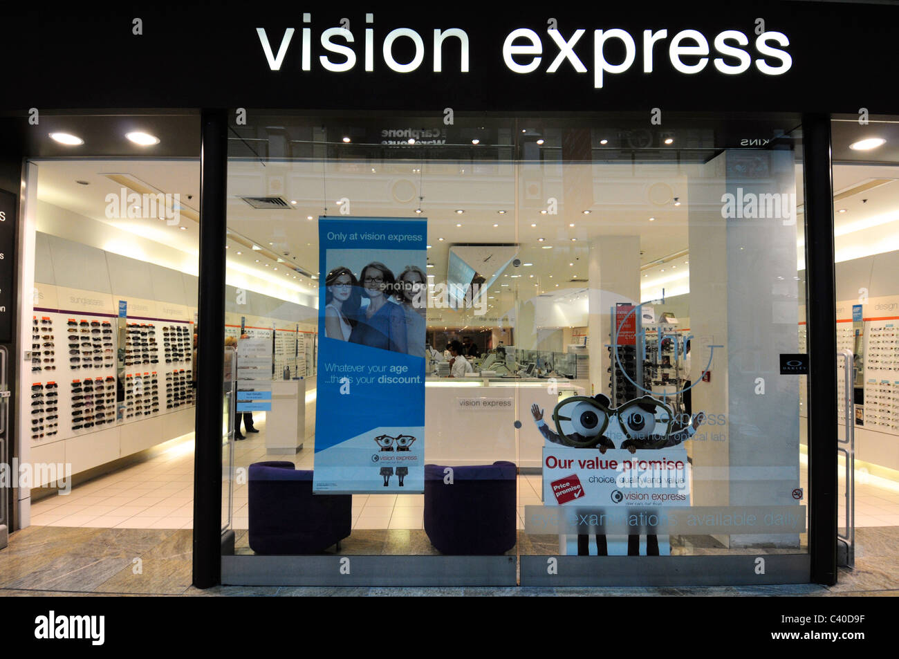Vision express shop logo -Fotos und -Bildmaterial in hoher Auflösung ...