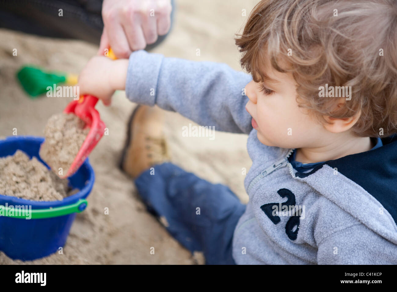 Setz Dich Auf Den Eimer Stockfotos und -bilder Kaufen - Alamy