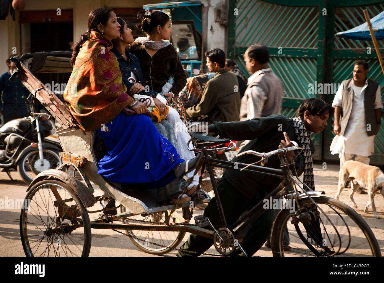 India rickshaw pull -Fotos und -Bildmaterial in hoher Auflösung – Alamy