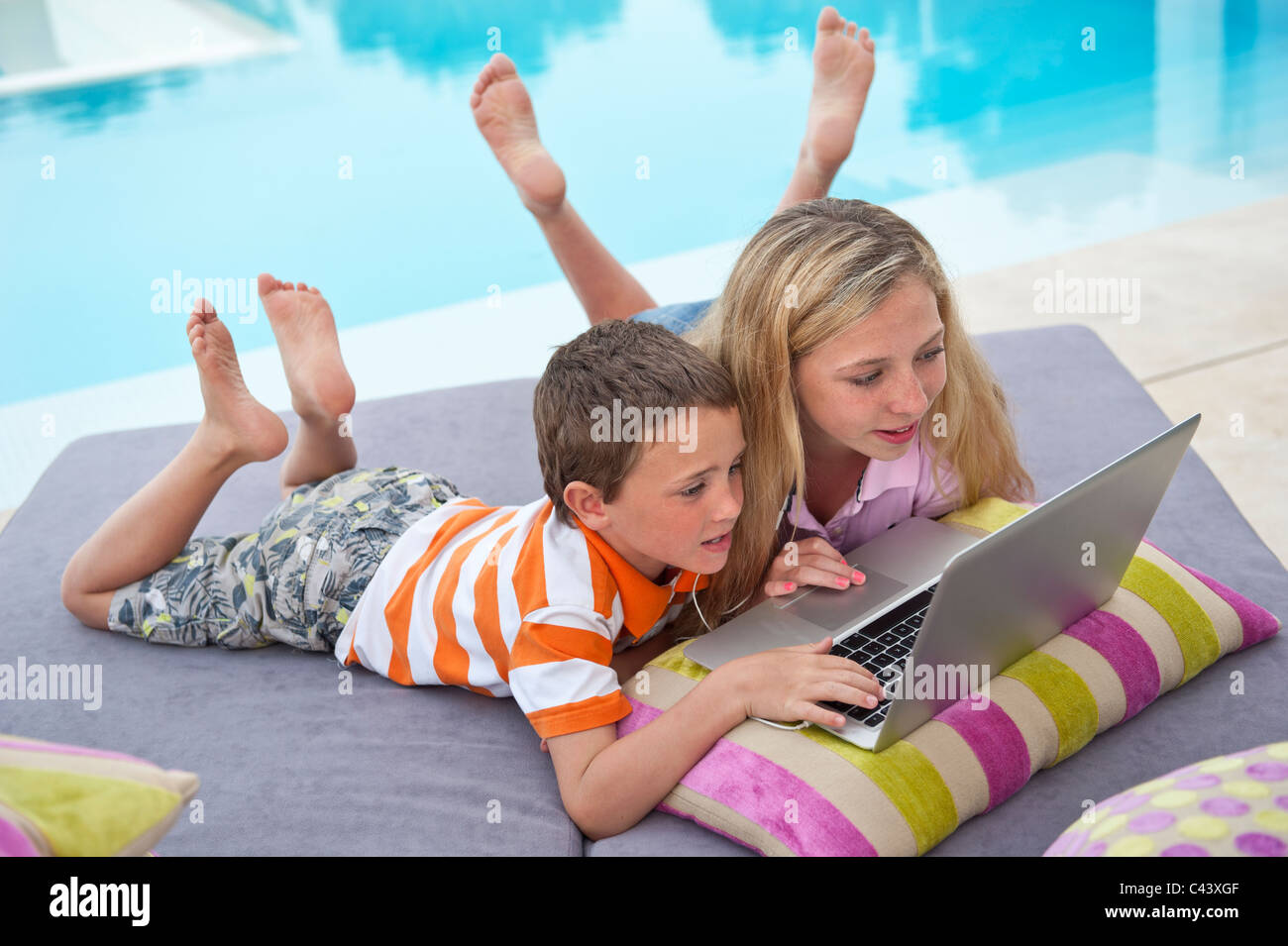 Bruder im teenageralter -Fotos und -Bildmaterial in hoher Auflösung – Alamy