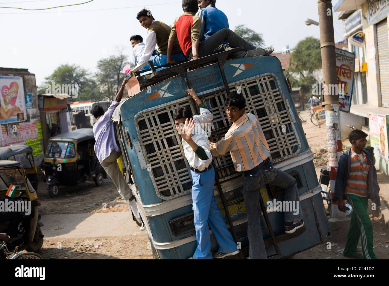 Indischer buspassagier -Fotos und -Bildmaterial in hoher Auflösung – Alamy