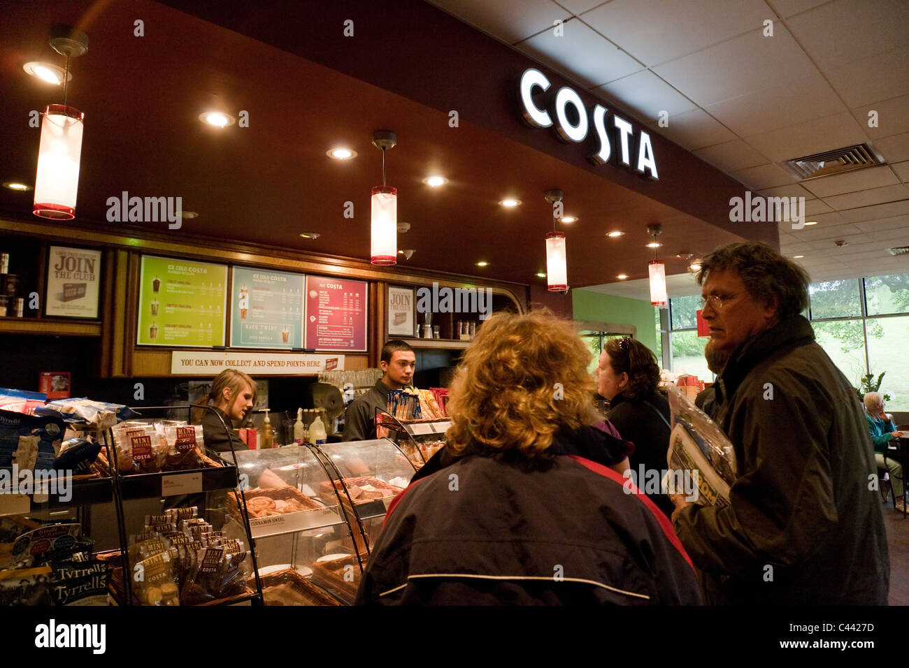 Menschen auf der autobahn -Fotos und -Bildmaterial in hoher Auflösung ...