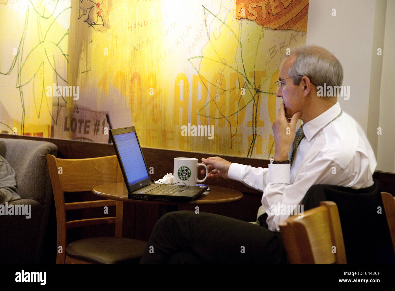 Starbucks autobahn -Fotos und -Bildmaterial in hoher Auflösung – Alamy
