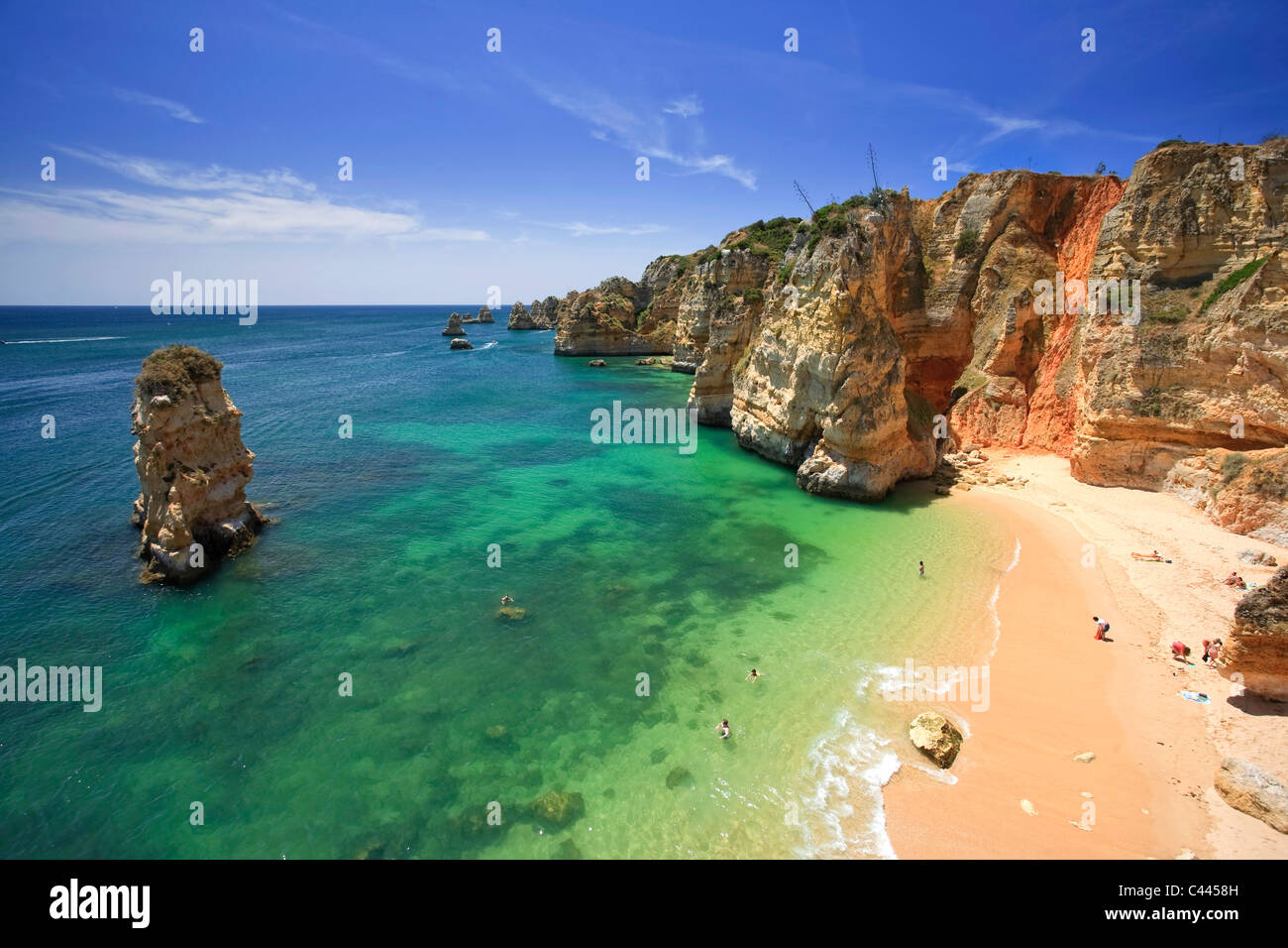 Praia da dona ana strand -Fotos und -Bildmaterial in hoher Auflösung ...