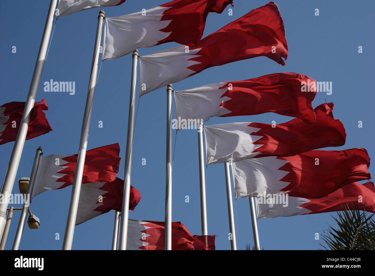 Bahrain flagge hintergrund -Fotos und -Bildmaterial in hoher Auflösung ...