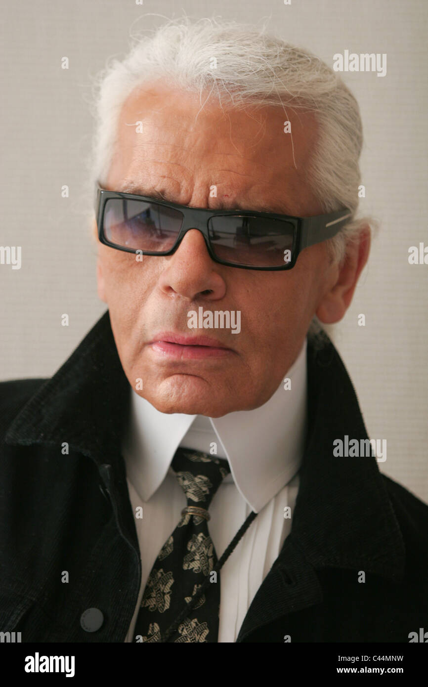 Karl Lagerfeld backstage bei Chanel "Coco ein Tokyo" Moden zeigt im ...