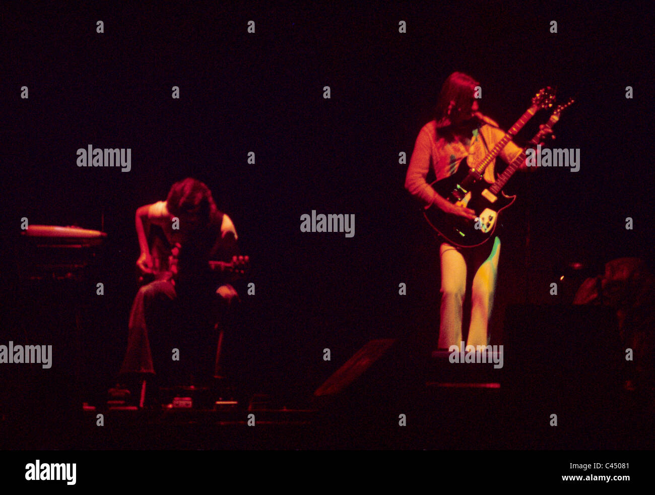 Steve Hackett und Mike Rutherford der progressive-Rock-Band Genesis im ...