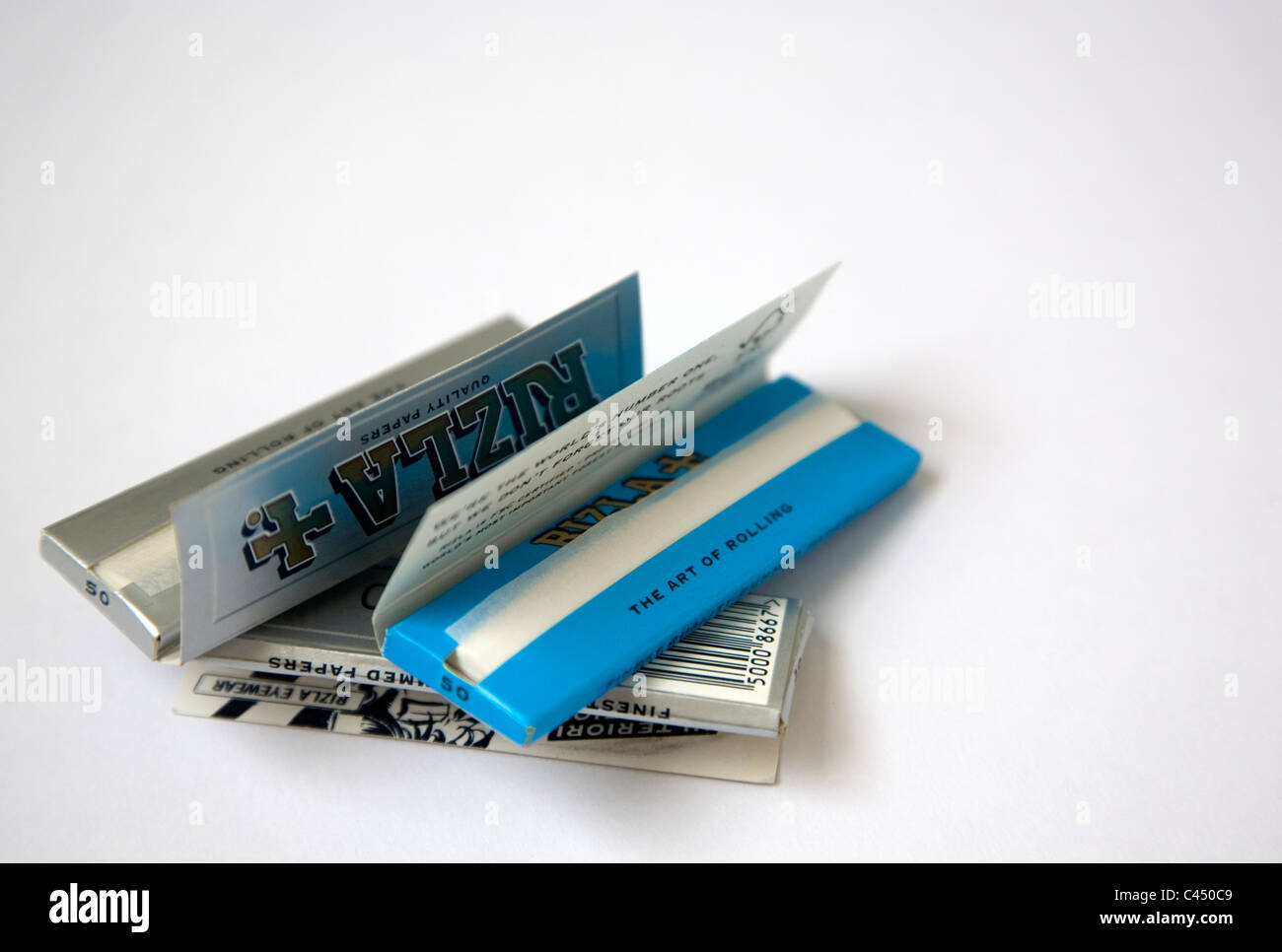Silber rizla rolling paper -Fotos und -Bildmaterial in hoher Auflösung ...