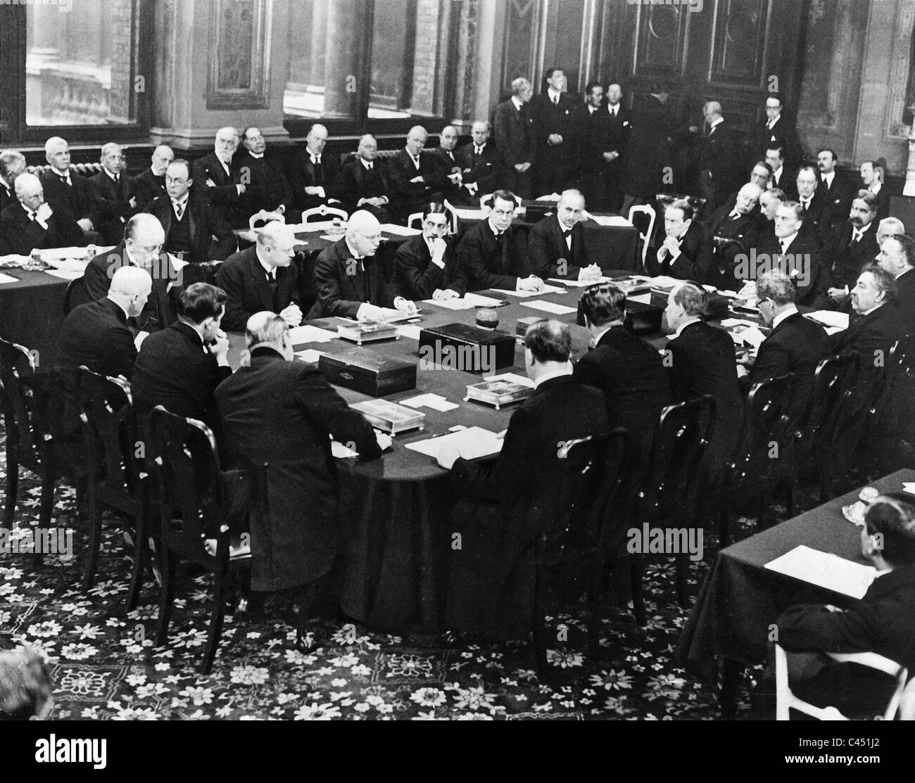 Vertrag von locarno -Fotos und -Bildmaterial in hoher Auflösung – Alamy