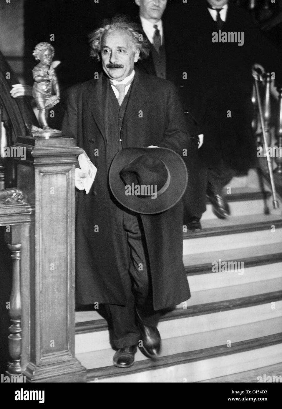 Albert Einstein geht in die USA aus Vorstand, 1930 Stockfotografie - Alamy