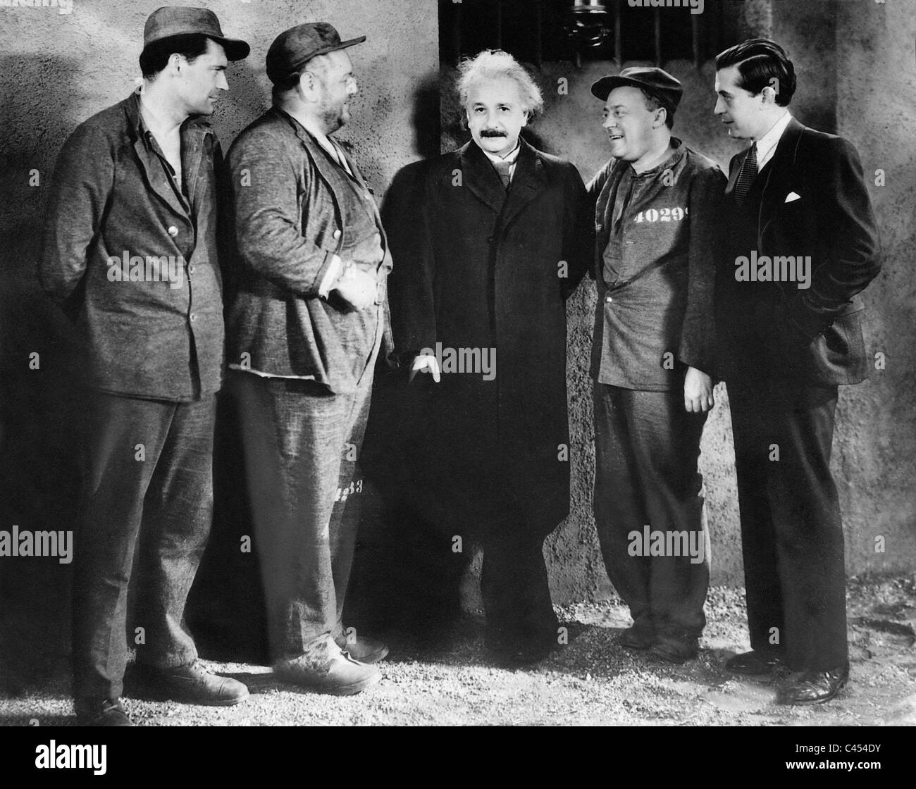 Menschen hinter gittern -Fotos und -Bildmaterial in hoher Auflösung – Alamy