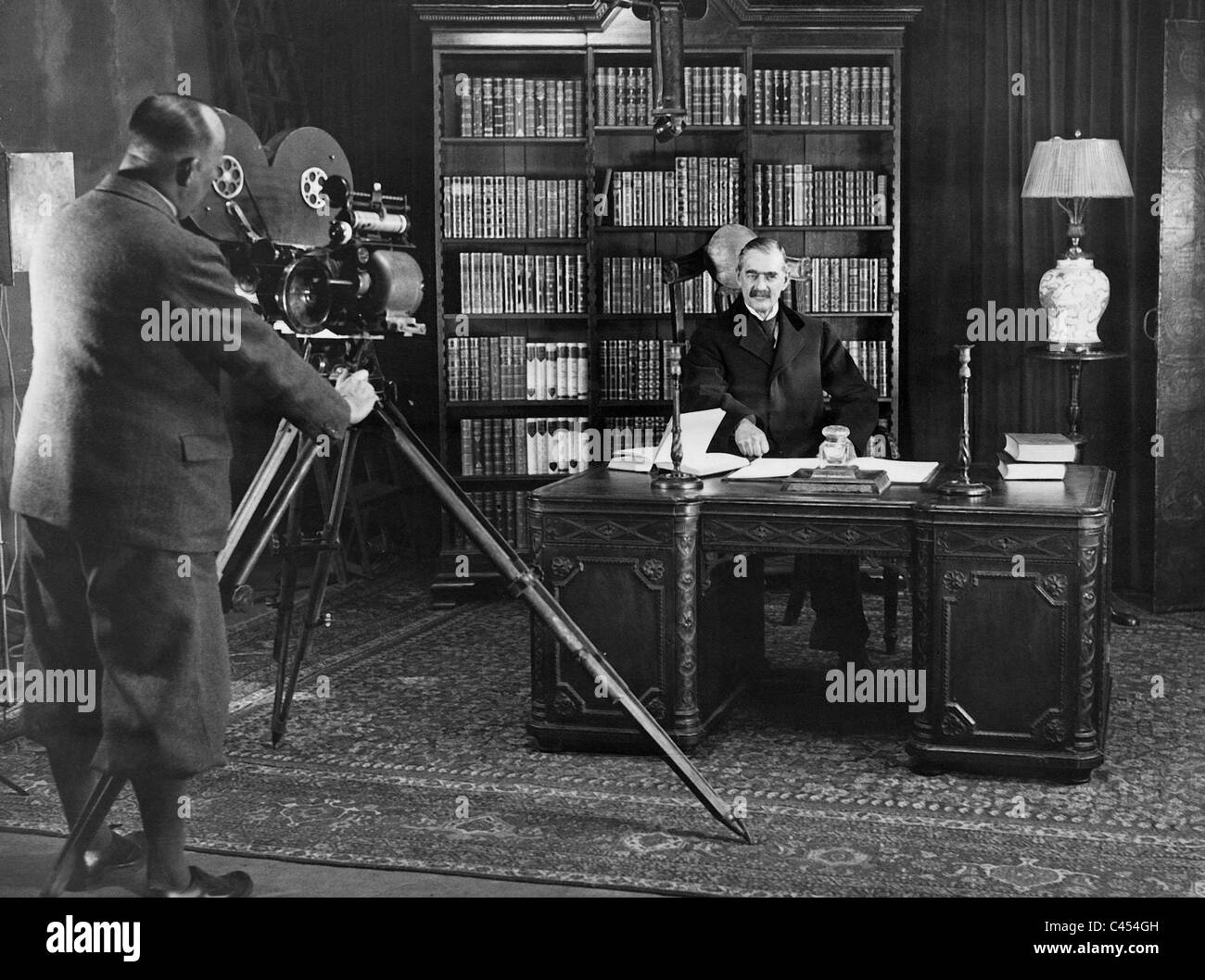 Arthur neville chamberlain -Fotos und -Bildmaterial in hoher Auflösung ...