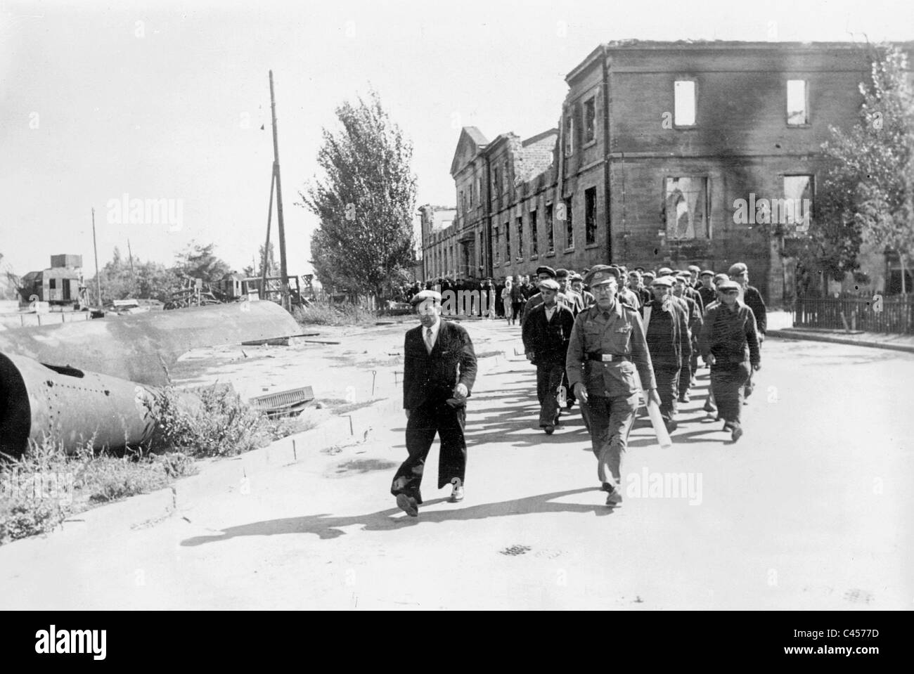 Zwangsarbeiter 1945 -Fotos und -Bildmaterial in hoher Auflösung – Alamy