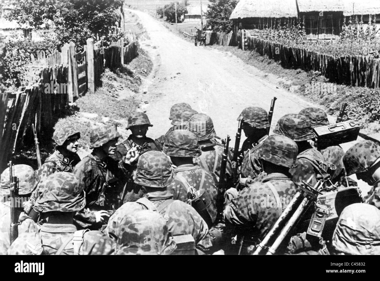 Soldaten der Waffen-SS an der Ostfront, 1941 Stockfotografie - Alamy