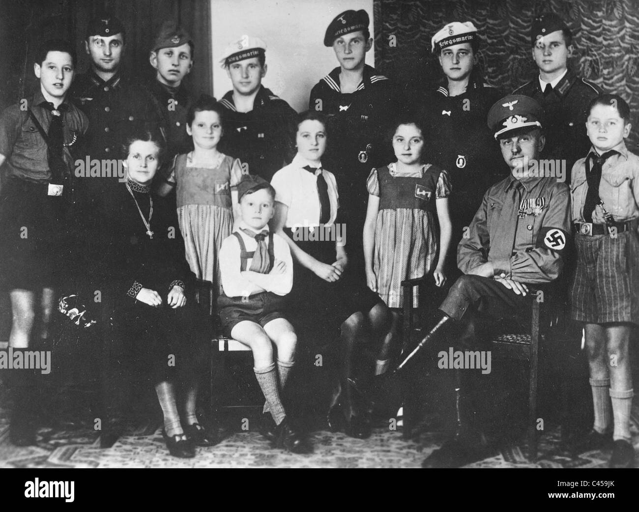 Kinder der hitlerjugend Schwarzweiß-Stockfotos und -bilder - Seite 2 ...