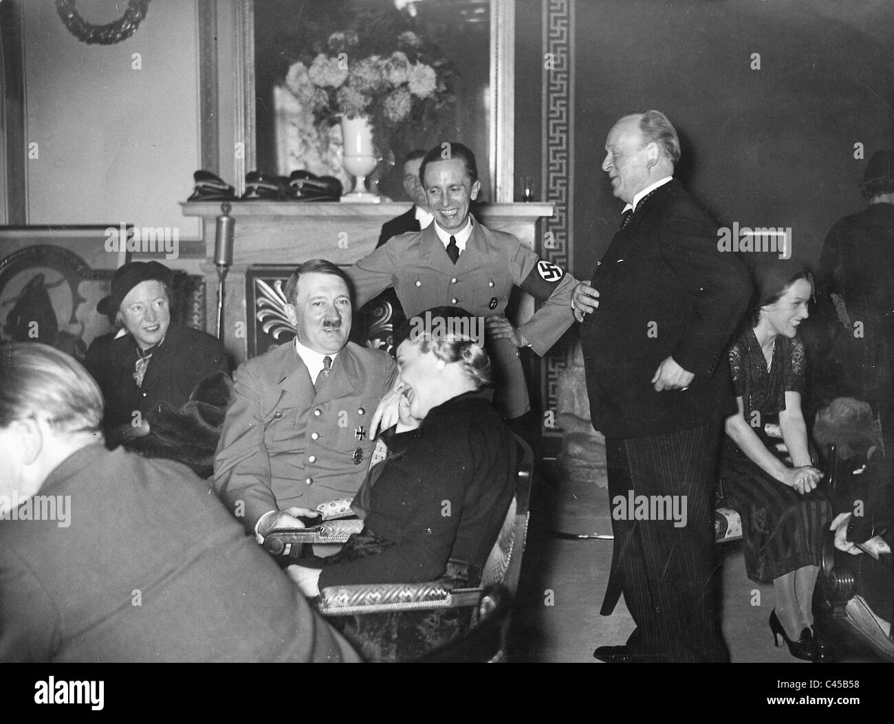 Adolf Hitler Right Joseph Goebbels Stockfotos und -bilder Kaufen - Alamy