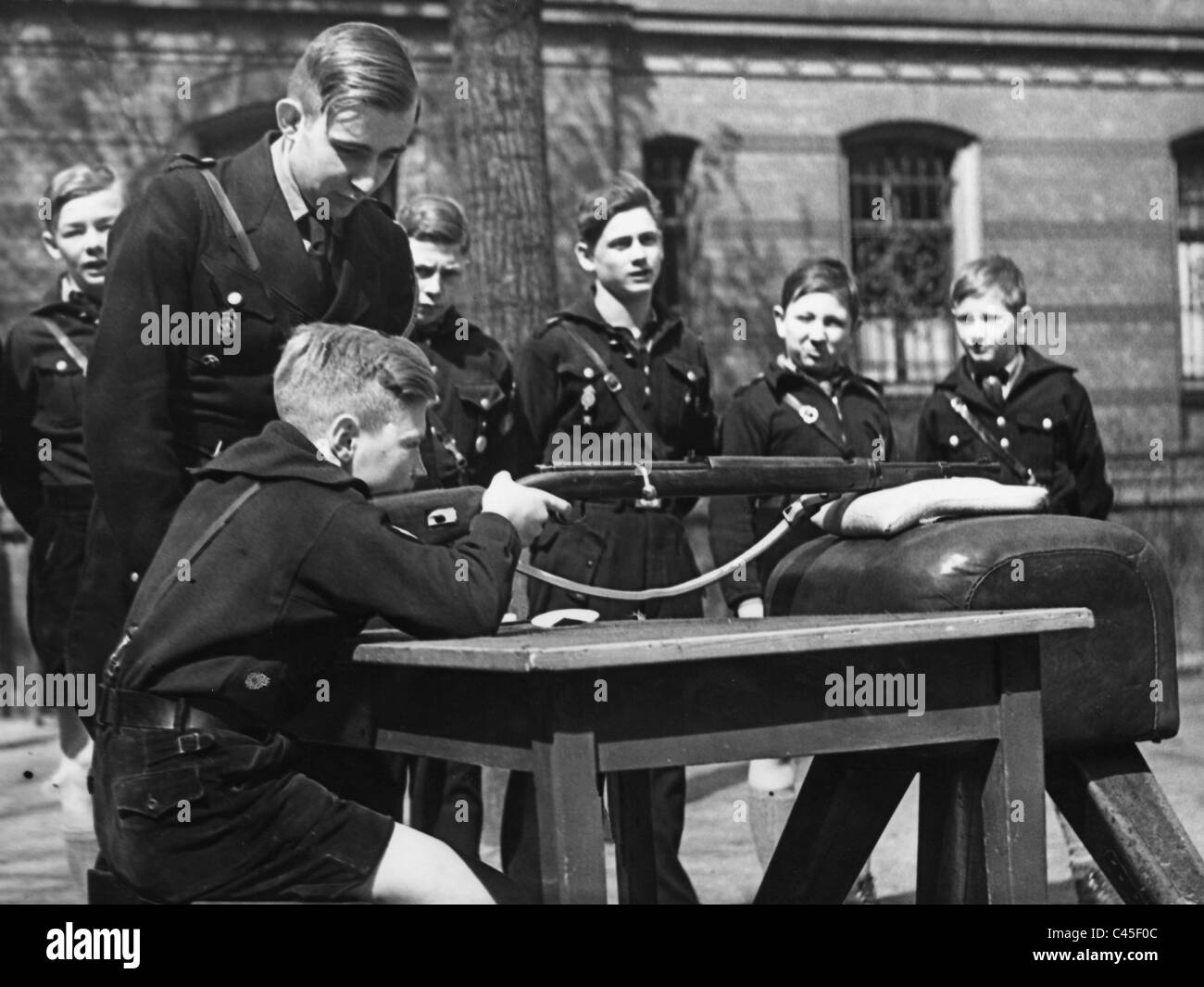 Hitlerjugend schule -Fotos und -Bildmaterial in hoher Auflösung - Seite ...