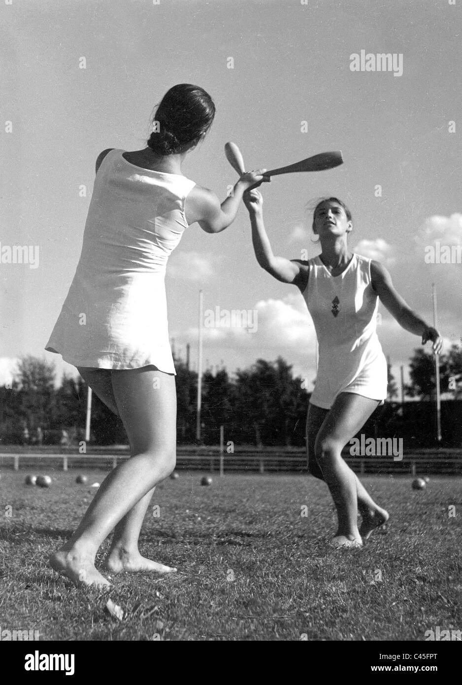 Bdm mädchen machen gymnastik -Fotos und -Bildmaterial in hoher Auflösung – Alamy