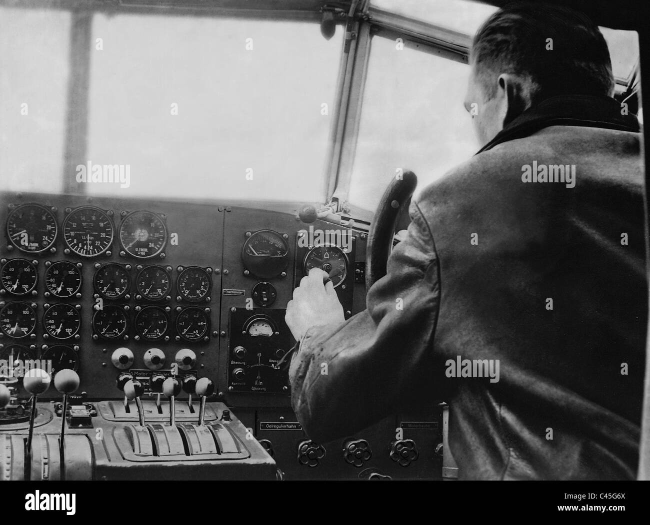 Cockpit einer Junkers Ju 52, 1934 Stockfotografie - Alamy