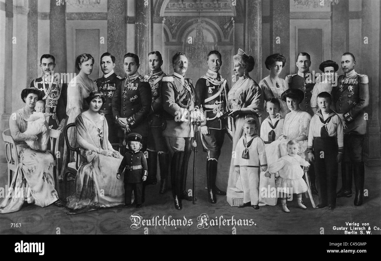 Kaiser Wilhelm II. mit seiner Familie, 1905 Stockfotografie - Alamy