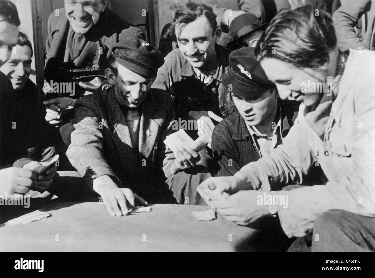 Zwangsarbeiter 1945 -Fotos und -Bildmaterial in hoher Auflösung – Alamy