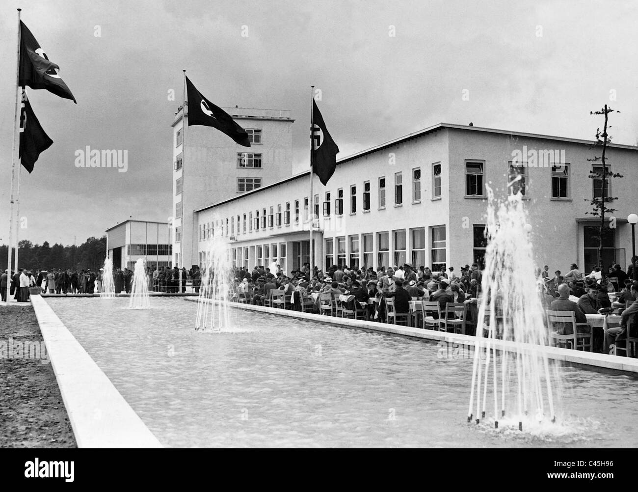 Eröffnung des Rhein-Main Flughafen in Frankfurt am Main, 1936 ...
