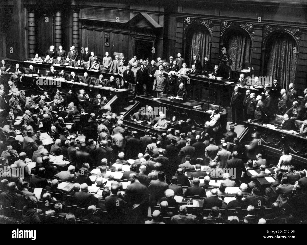 Heinrich Brüning im Reichstag, 1932 Stockfotografie - Alamy