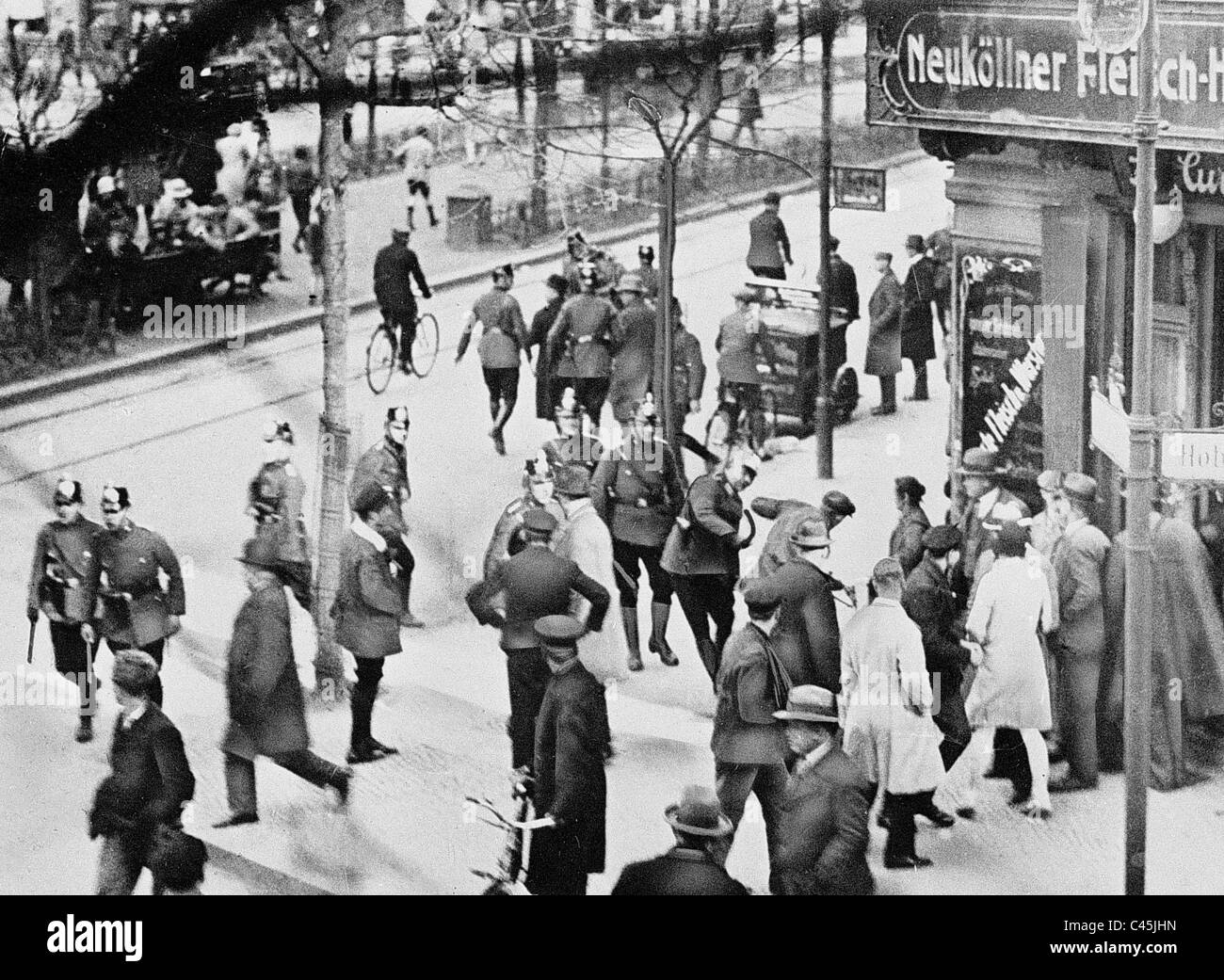 Straßenschlachten zwischen der KPD und SA, 1929 Stockfotografie - Alamy