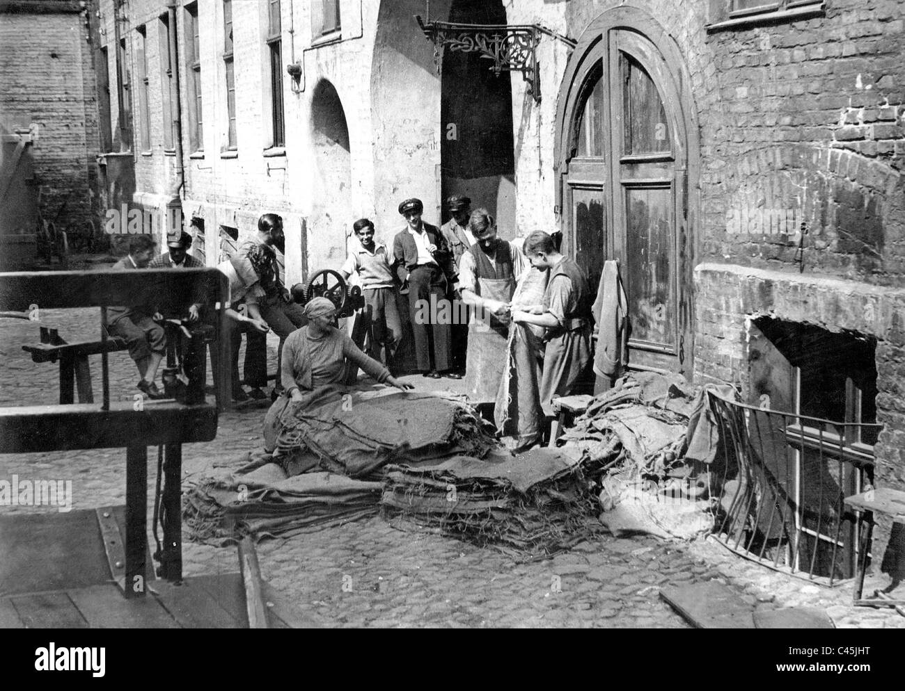 Street in berlin 1929 -Fotos und -Bildmaterial in hoher Auflösung – Alamy
